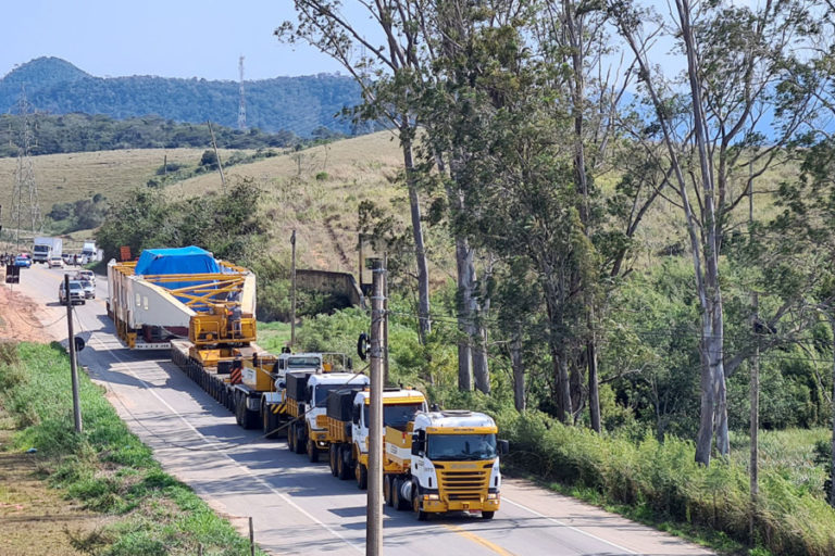 Chegada de novo equipamento de 500 toneladas inicia nova fase da ...