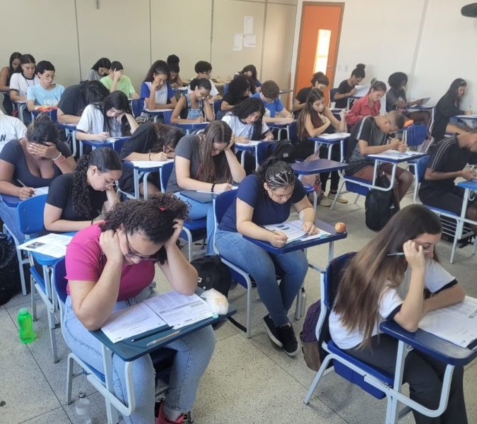 Alunos do Pré-Vest em Macaé participam de simulado Enem – Clique Diário